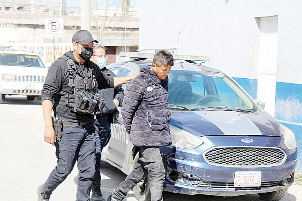 Desmantelaba nave industrial junto al mall - Zócalo