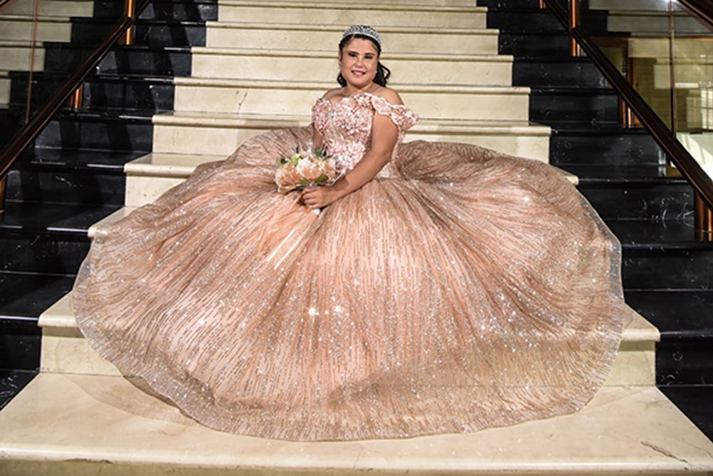 ¡Están todos invitados! a la torna quinceñera de Génesis - Zócalo
