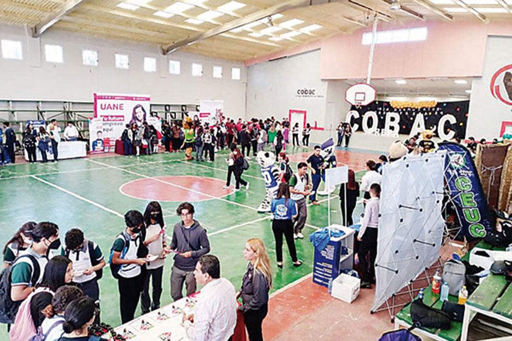 Realiza Cobac Feria de Universidades - Zócalo