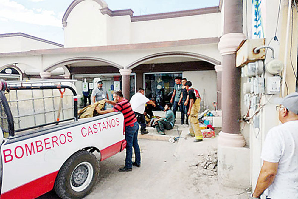 Se intoxican padre e hijo ¡en cisterna! - Zócalo