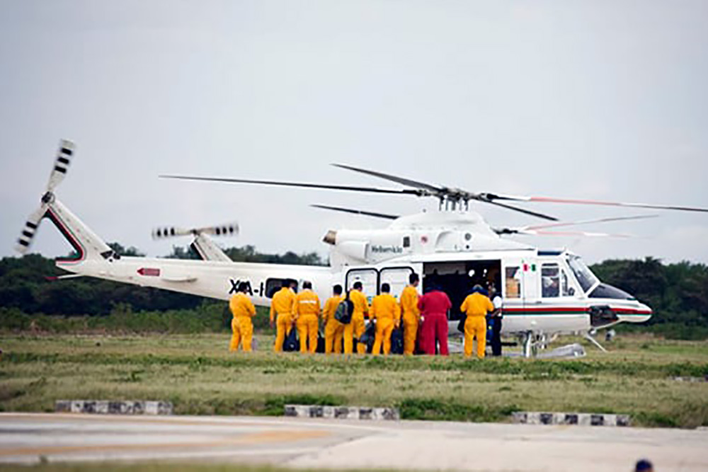 Cae helicóptero de Pemex frente a costas de Ciudad del Carmen, en Campeche; iban dos a bordo ...