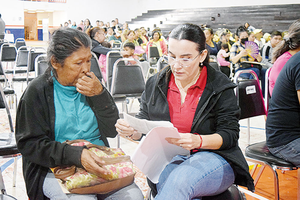 Empieza, 83 años después, a tramitar su acta de nacimiento - Zócalo