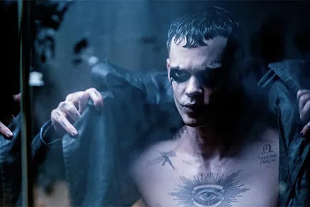 Estrenan primer tráiler del remake de ‘El Cuervo’ con Bill Skarsgård ...