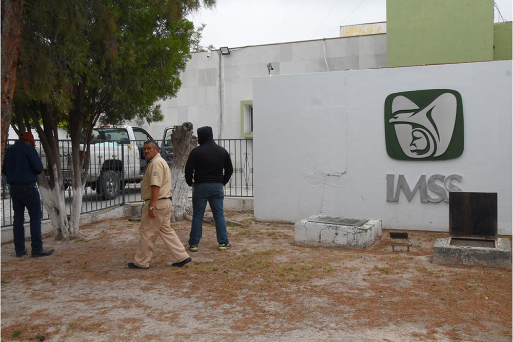 Evacúan clínica 10 del IMSS por cable aterrizado - Zócalo