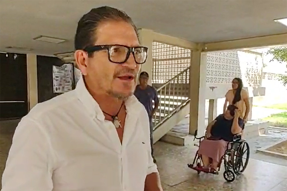 "Decide Monclova", dice César Flores tras emitir su voto - Zócalo