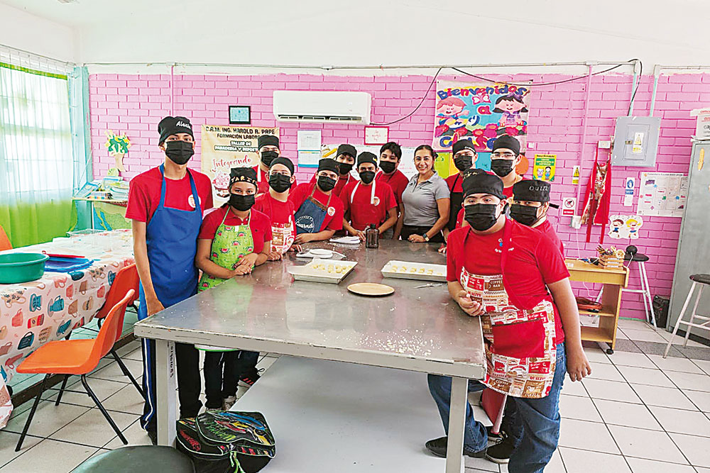 Integra CAM 24 a dos alumnos en empresas - Zócalo