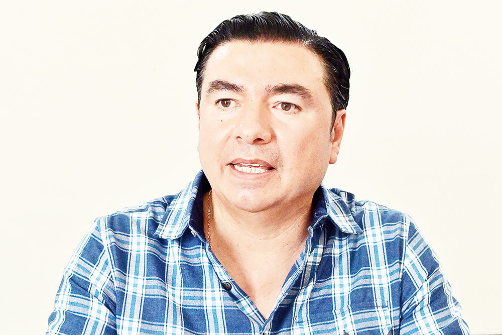 Hidratan y dan descansos a trabajadores por calor - Zócalo