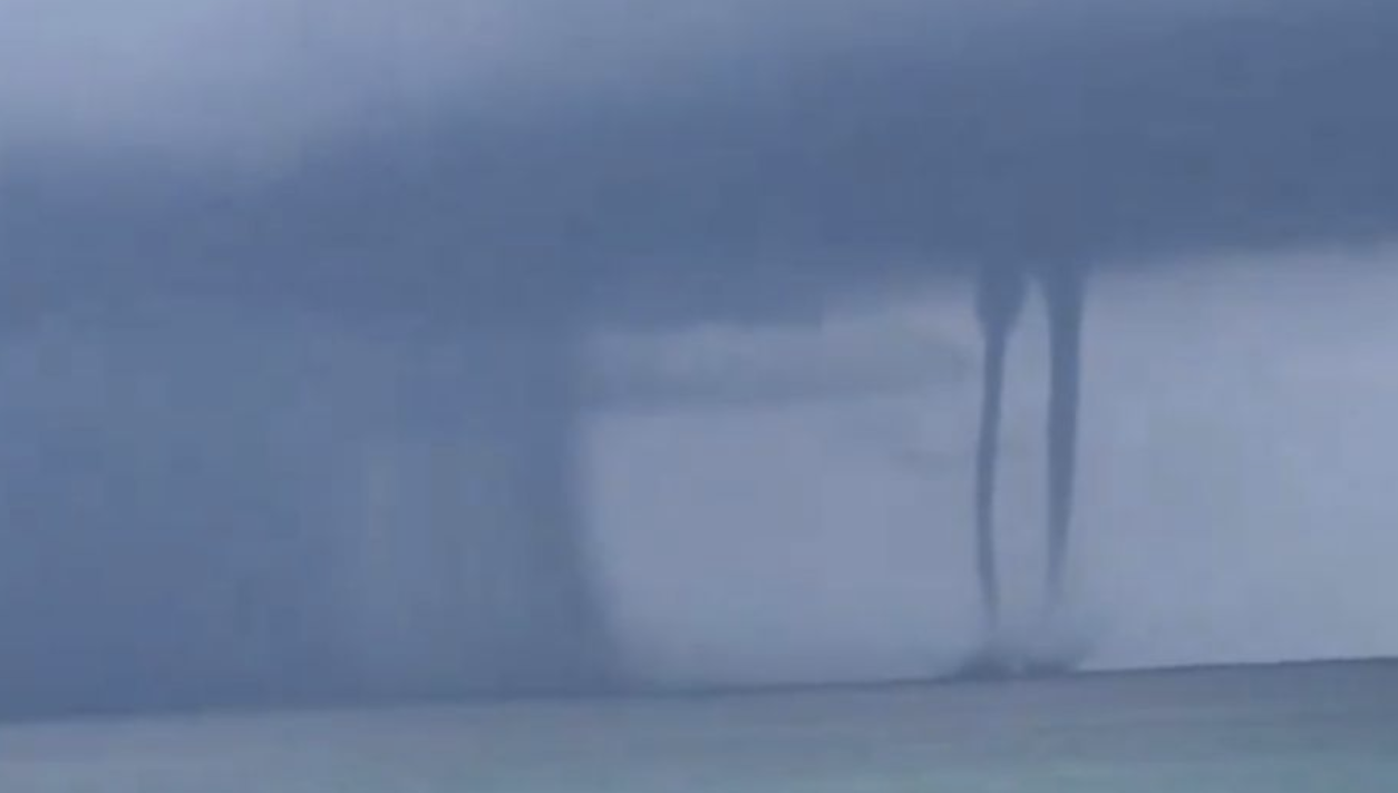 VIDEO: captan dos trombas marinas "bailando" frente a la costa de Florida - Zócalo