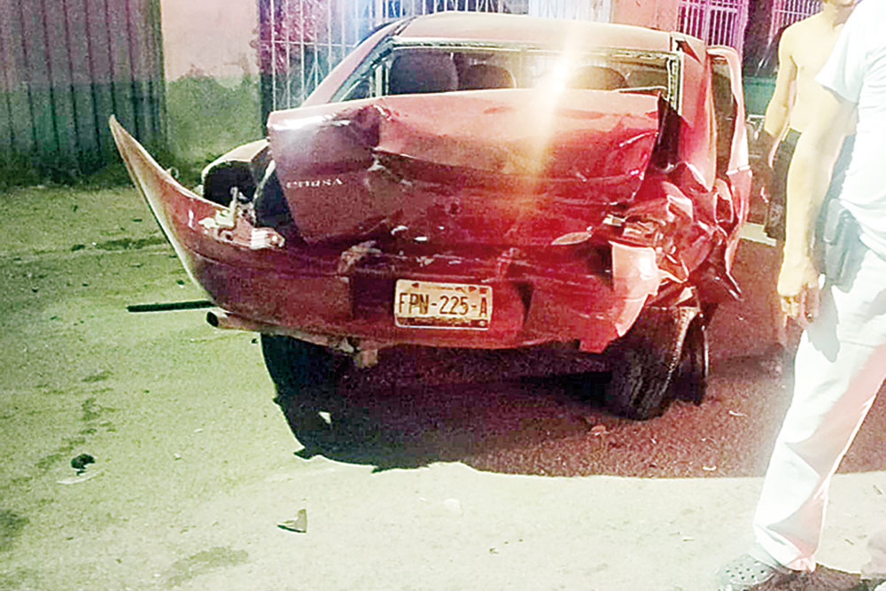 Choca Contra Dos Carros Y Huye Zócalo