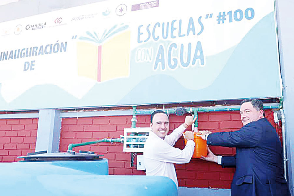 Inaugura Manolo Escuelas con Agua - Zócalo