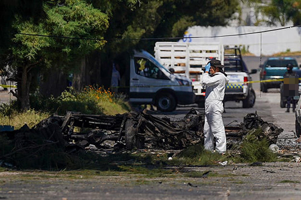 Desafía narcoterrorismo violencia en México; estallan 2 coches bomba en Guanajuato - Zócalo