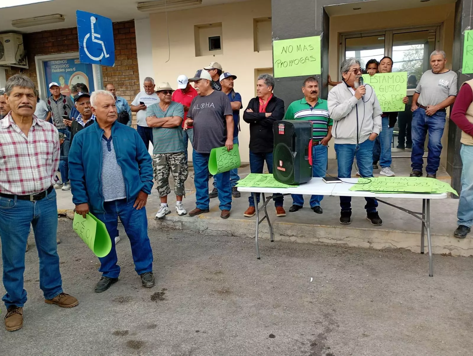 Levantan obreros de AHMSA bloqueo a Juzgado en Monclova - Zócalo